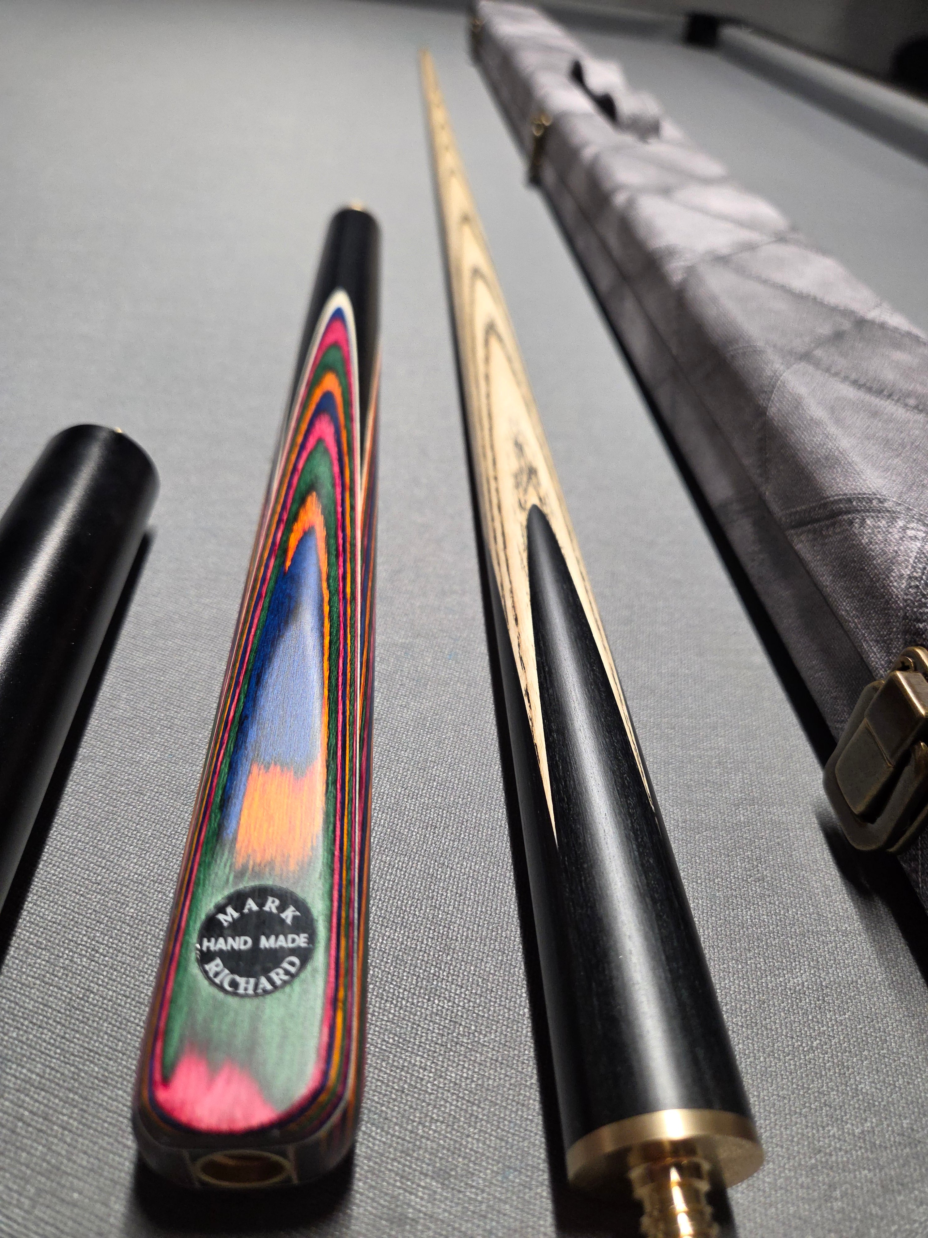 "Multi Wave" Cue and Case Bundle – Bull and Baize